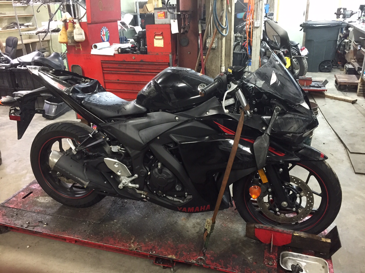 2015 YAMAHA YZF-R3 LEFT LOWER SIDE BELLY FAIRING | eBay